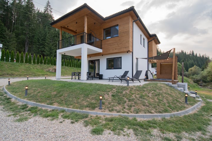 Hyggemate | Nordic Villa - Sauna & Jacuzzi Retreat - Bulgarien