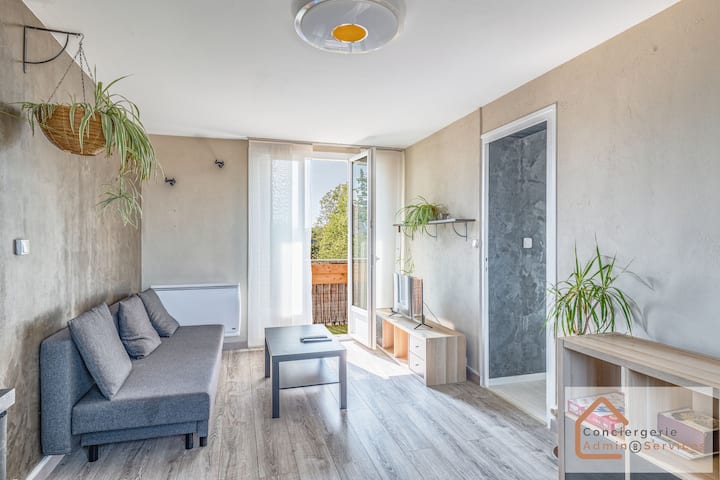 Agréable 2 Chambres - Parking Privé - Wifi - Vénissieux