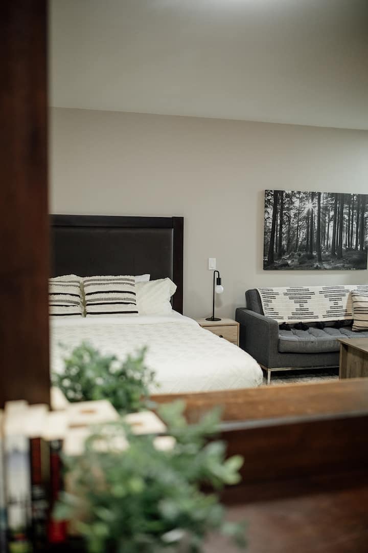 Oceanfront Studio + Pool & Hot Tubs - Parksville