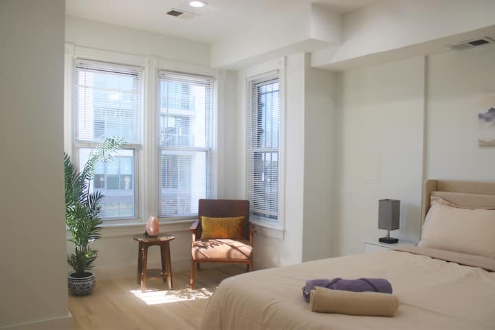 Elegant Stay In Noma - Washington