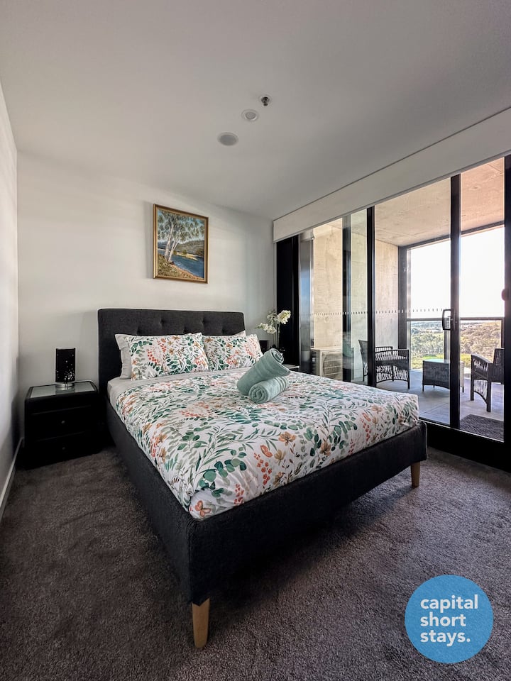 Urban Sanctuary Near Shops, Hospitals W/ Lake View - Belconnen