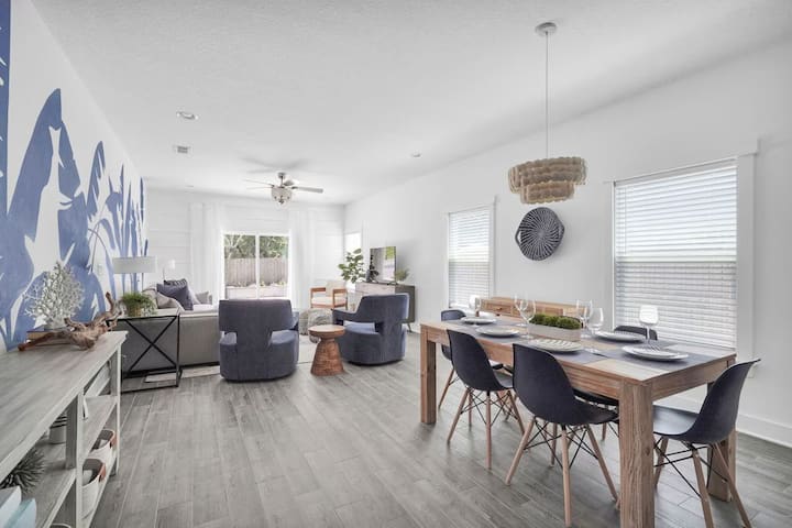 Entire Luxury 4 Br House, 3 Blocks From The Beach! - Jacksonville Beach, FL