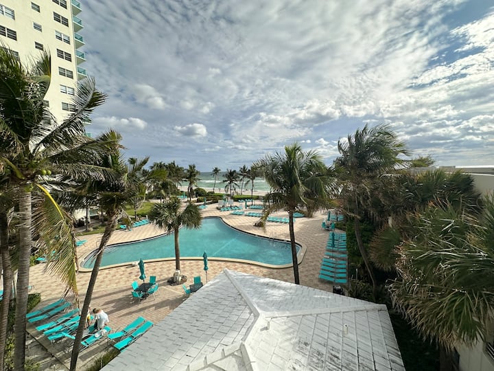 Private Ocean View Balcony Condo - Hollywood, FL