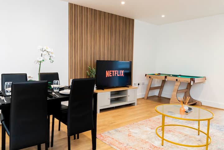 Large 2br Penthouse- Ocean Views + Free Parking - Hamble-le-Rice