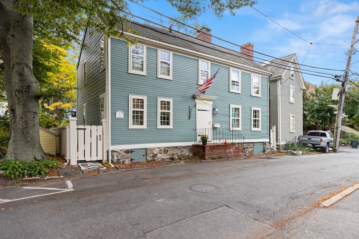 The Drift Away Inn - Salem, MA