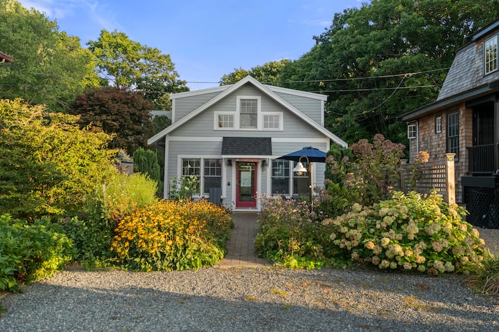 2br Cottage Steps To Bearskin Neck | Parking+patio - Front Beach, MA