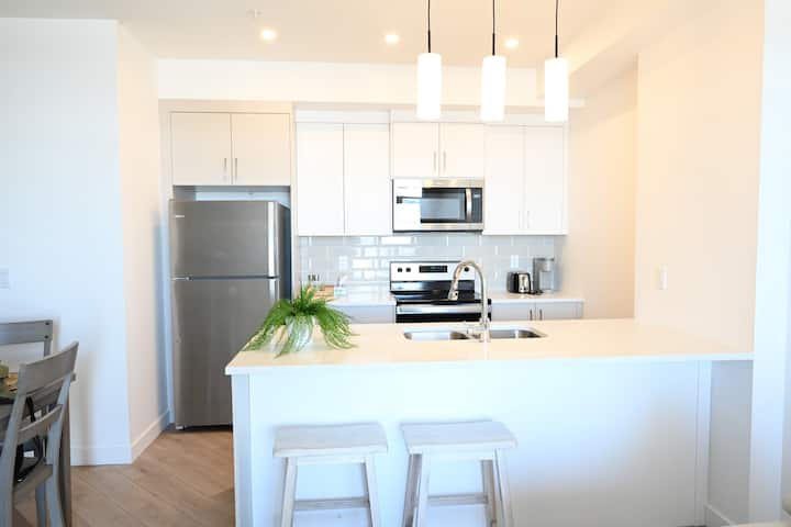 Brand New Condo W/ Fantastic View At West 17 Ave - Calgary