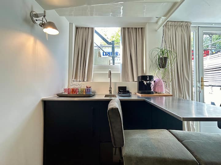 Charming & Stylish Canalhouse Studio @ City Center - Amsterdam