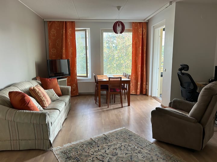Tilava Kolmio Aseman Vieressä
Kaksi Makuuhuonetta - Vantaa