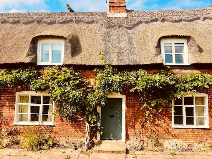The Old Cottage - Sudbourne, Near Orford - Suffolk