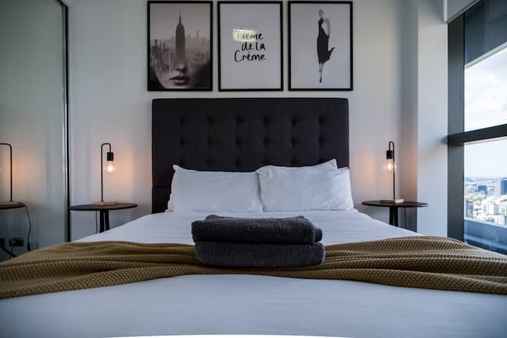 Stylish City Escape With Stunning River Views - Brisbane