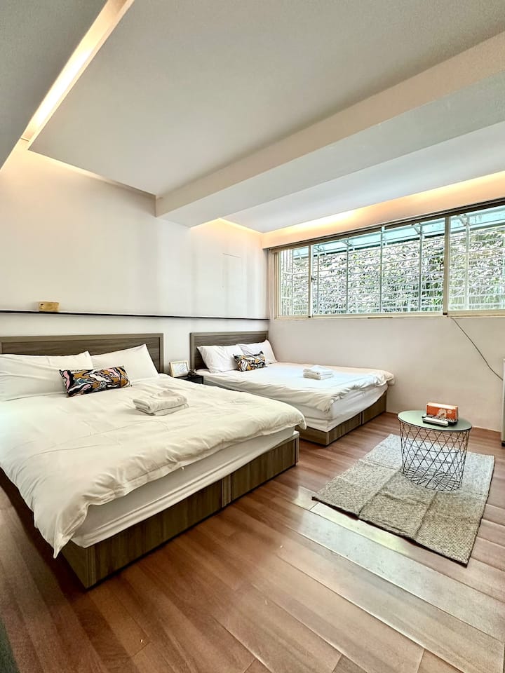 Ximending Mrt/ Taipei Main Station/ C3 / Red House - Gongguan