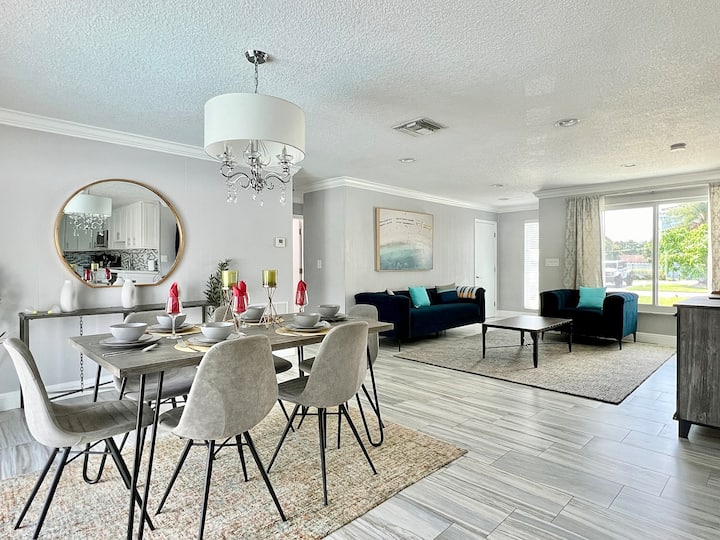 3br Home + Pool+near Beaches! Boca Raton Retreat - Boca Raton, FL
