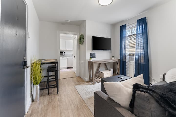 Coffee Shop Apartment-walking Distance To Vre - Fredericksburg, VA