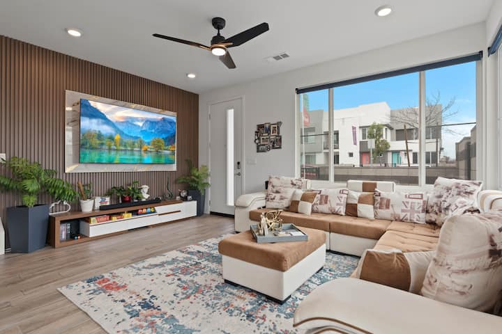 Luxury Modern Prime 3/2 Home Near Ontario Airport - Ontario, CA