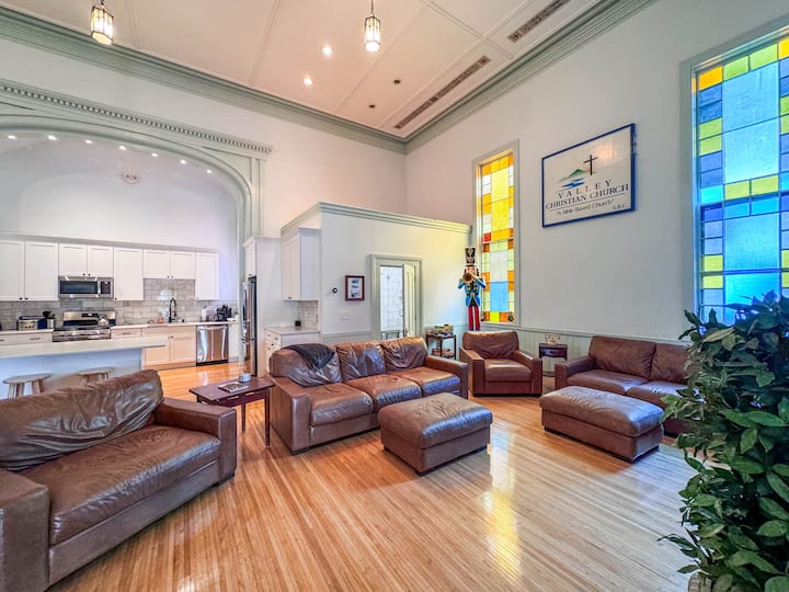 The Conway Meeting House + Church | 10 Bdrm + Pond - Conway, NH