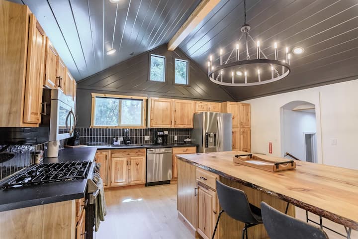 Cabin 1: Sleeps 10 - Idyllwild-Pine Cove, CA