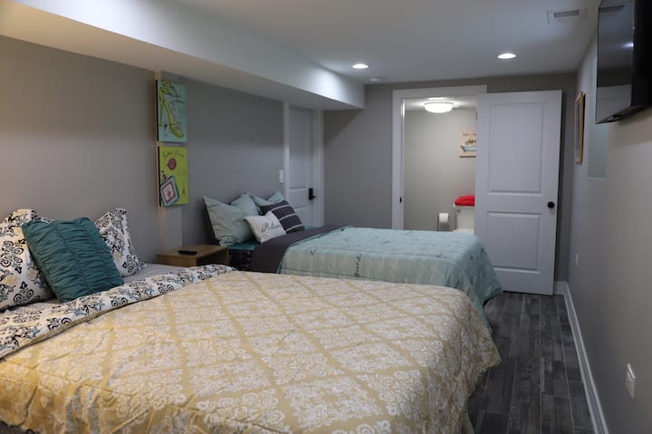 8uih1 Entire Apt Near Downtown Chicago &Med Ctr - Chicago, IL