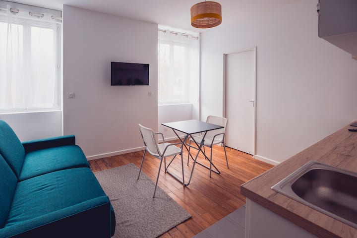 Grand Studio Neuf Et Lumineux - Parking Gratuit - Châteauroux