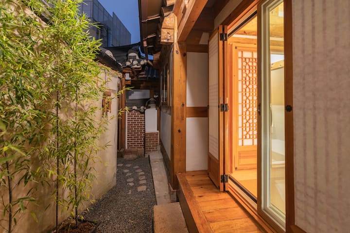A Hanok With An Enduring Spirit, Stay Yeonsoom - Seoul