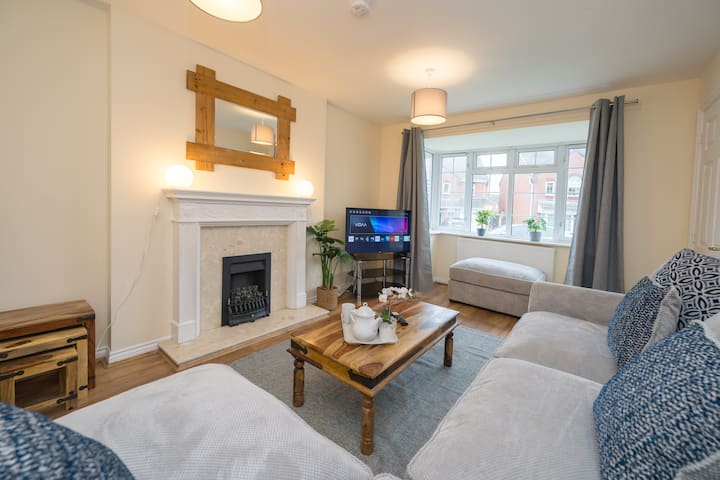 3-bed Detached Home Near Hospital, Inc Parking - Shrewsbury