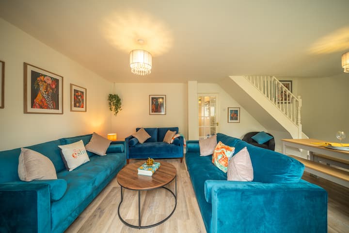 5 Bd 3 Bath/3 Car Drive/large Garden/pet Friendly - Cirencester