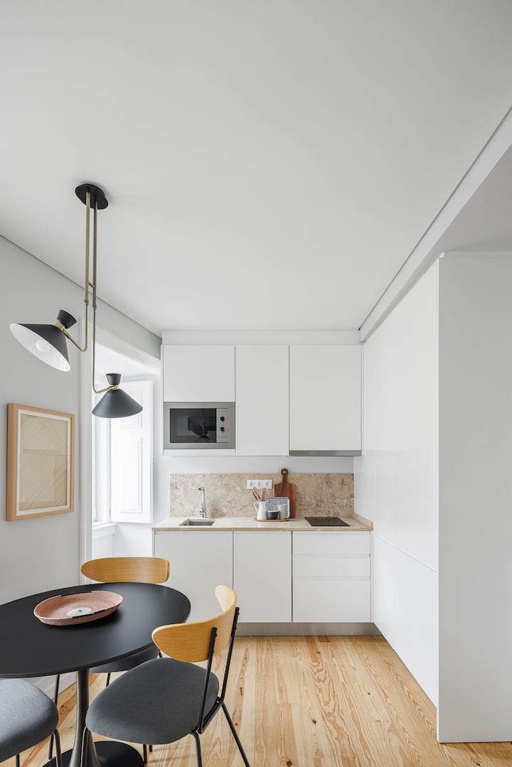 New! Lisbon Designer's Hideaway Studio W. Balcony - Alfama