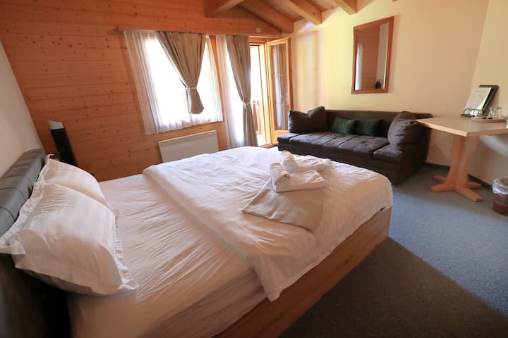 Lake View Double Room No. 4 - Brienz