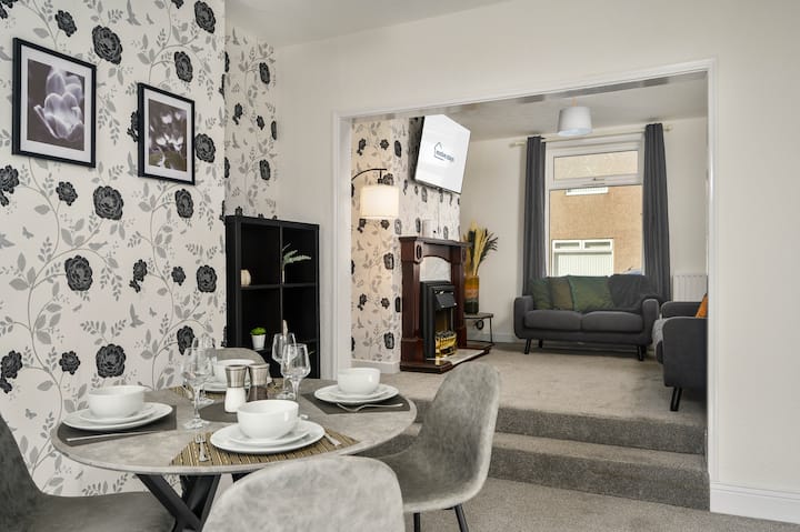 Home For 6 | Free Parking | All Amenities - Redcar