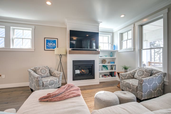 5 Min. Walk To Town, Hot Tub, 2 Patios+ocean View - Copalis Beach, WA