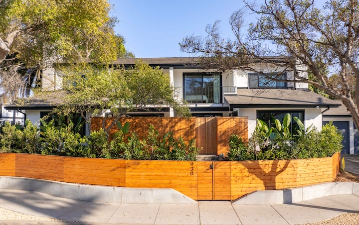 Remodeled Beach House W Spa & Sauna~ Walk To Ocean - Santa Barbara, CA