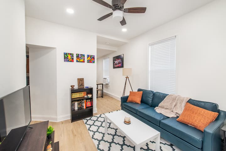 1 King Bed, Laundry, Private Parking, Pet Friendly - Newark