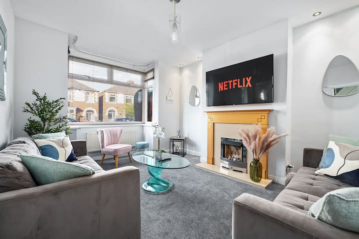 Stunning Modern Home 4 Mins From Racecourse - Doncaster