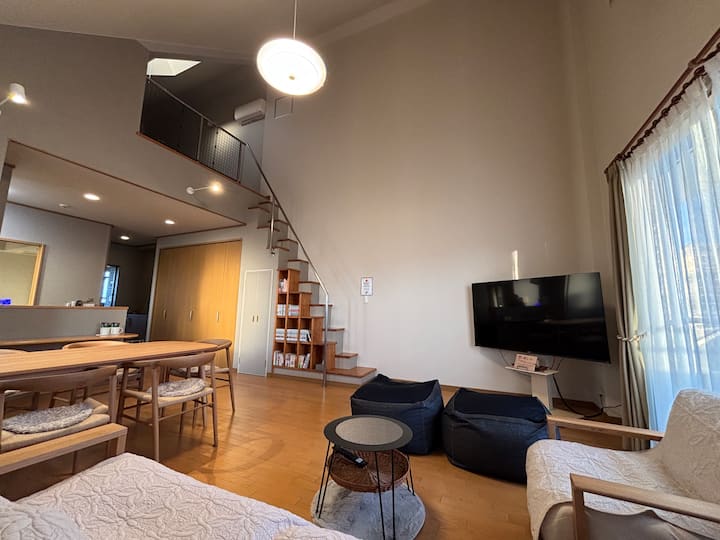 最大６名*最新プロジェクターで映画館気分*コンビニ・スーパー２分 A - Niihama