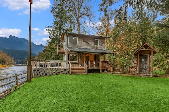 Riverfront Hot Tub Sauna Gazebo Yards And Views - Index, WA