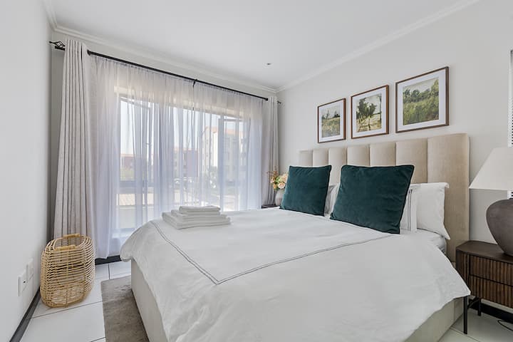 Urban Sanctuary: Power Backup| Free Gym | Pool - Chartwell