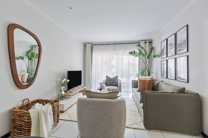 Urban Sanctuary: Power Backup| Free Gym | Pool - Chartwell