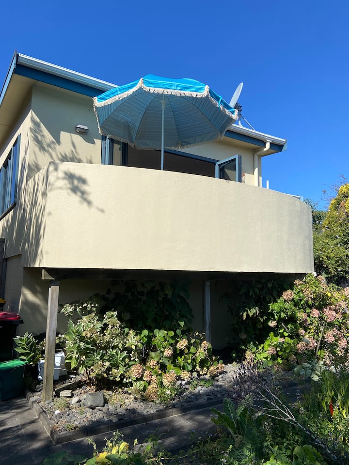 Paradise Cottage
By The Sea. - Mount Maunganui