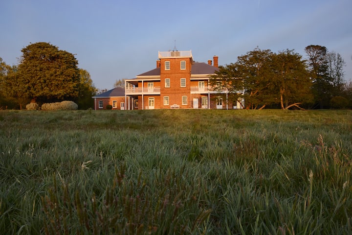 Highclere Farm Country Mansion - 6 Bedroom Option - Yass