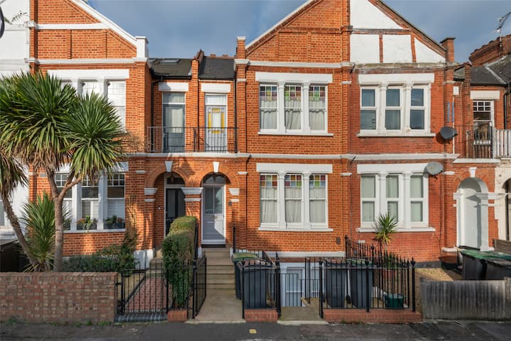 Lrg Stunning 5bd Crouchend House - London