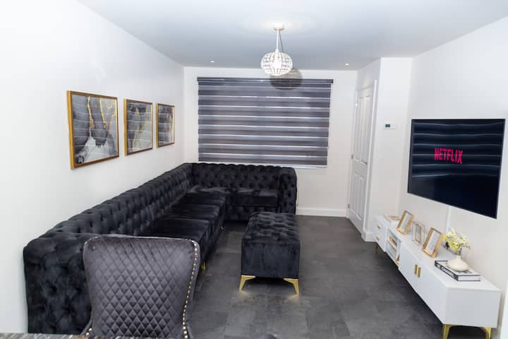 Modern 3 Bedroom Home In Newcastle - Parking - Newcastle upon Tyne