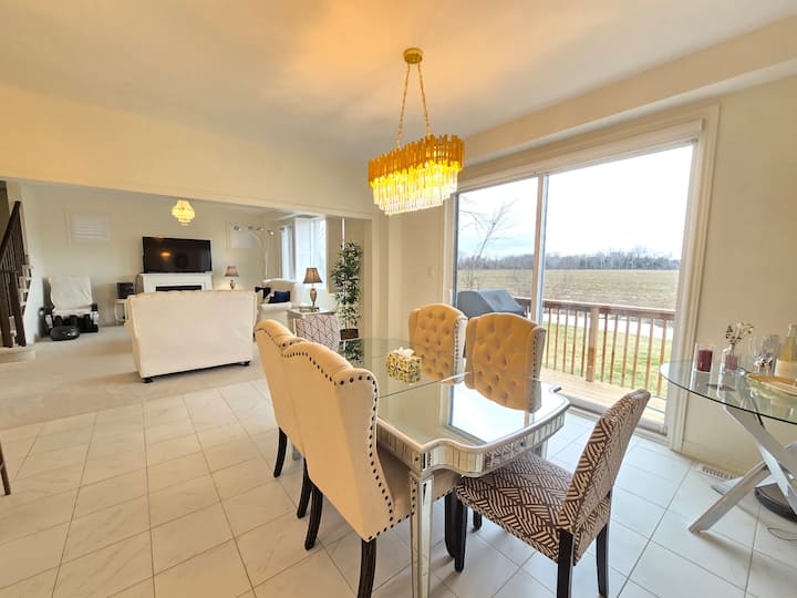 Spacious Private Room With Bath Attached - Fergus