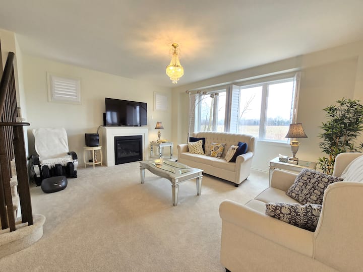 Private Room - Grand And Gorgeous - Fergus