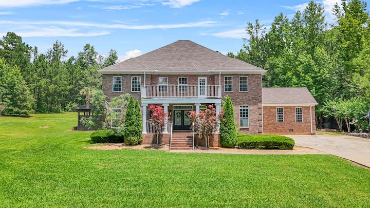 Poolside Estate With Private Putting Green - Lake Margaret, Newnan