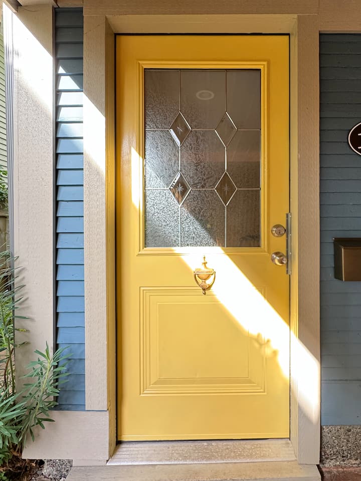 Yellow Door Suite - Vancouver