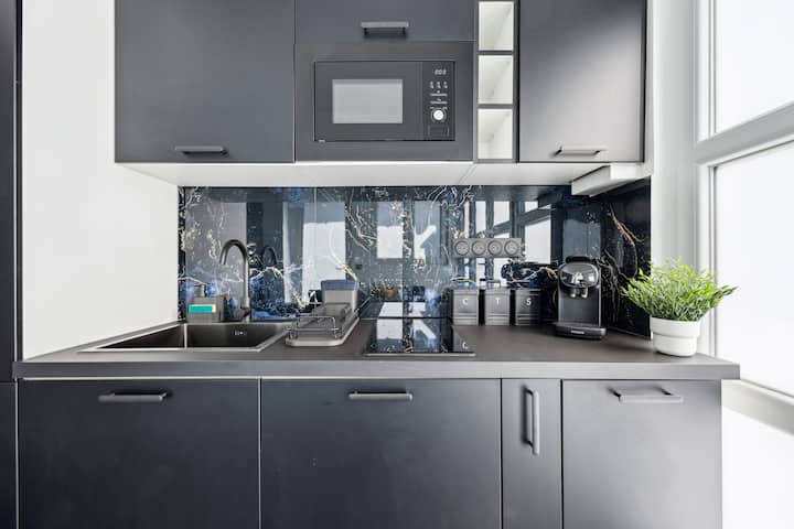 Suite éLégante Jacuzzi • Déco Noir & Bleu • 2 Pers - Pontault-Combault