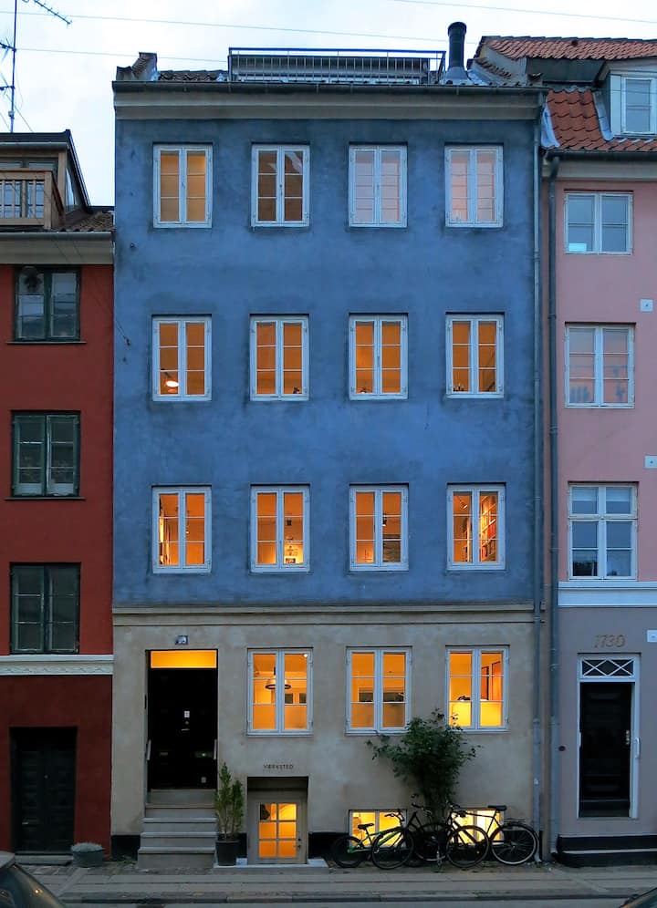 The Blue House Behind The Royal Palace - Copenaghen