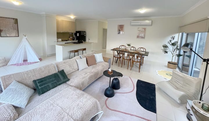 Family-friendly Zen House With Lakeside View - Clyde North