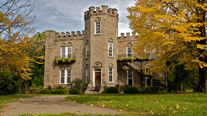 Convenient Stay Near Beautiful Corn Hill - Rochester, NY