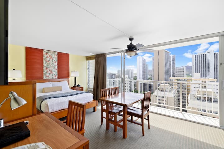 Pacific Monarch Partial Ocean View - O‘ahu, HI